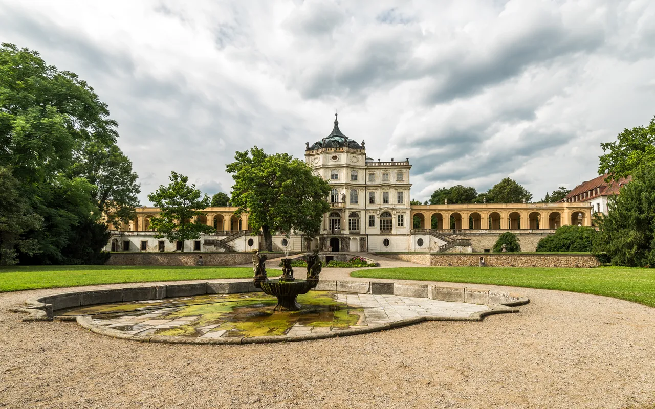 Zámek Castle Ploskovice