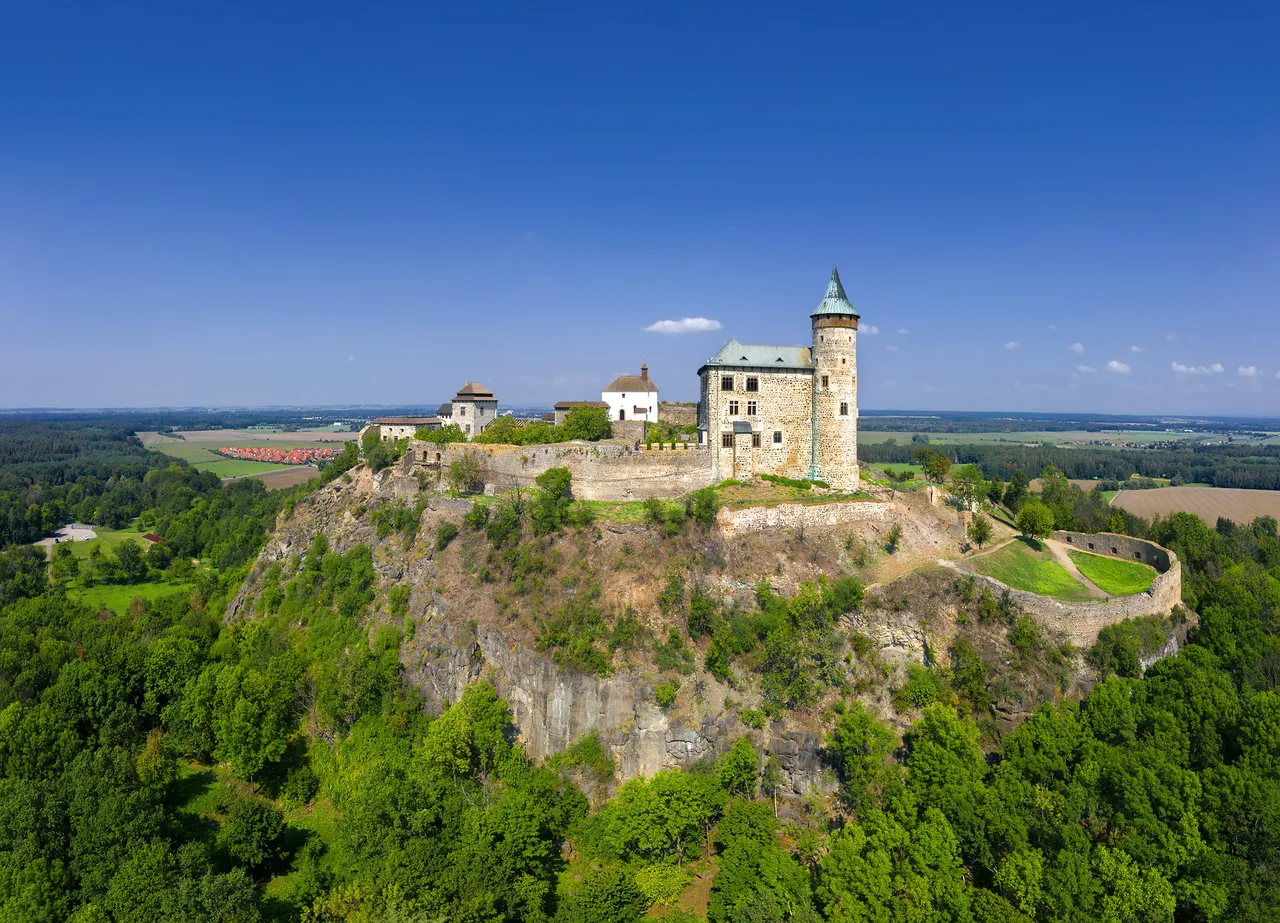 Zámek Castle Kunětická Hora