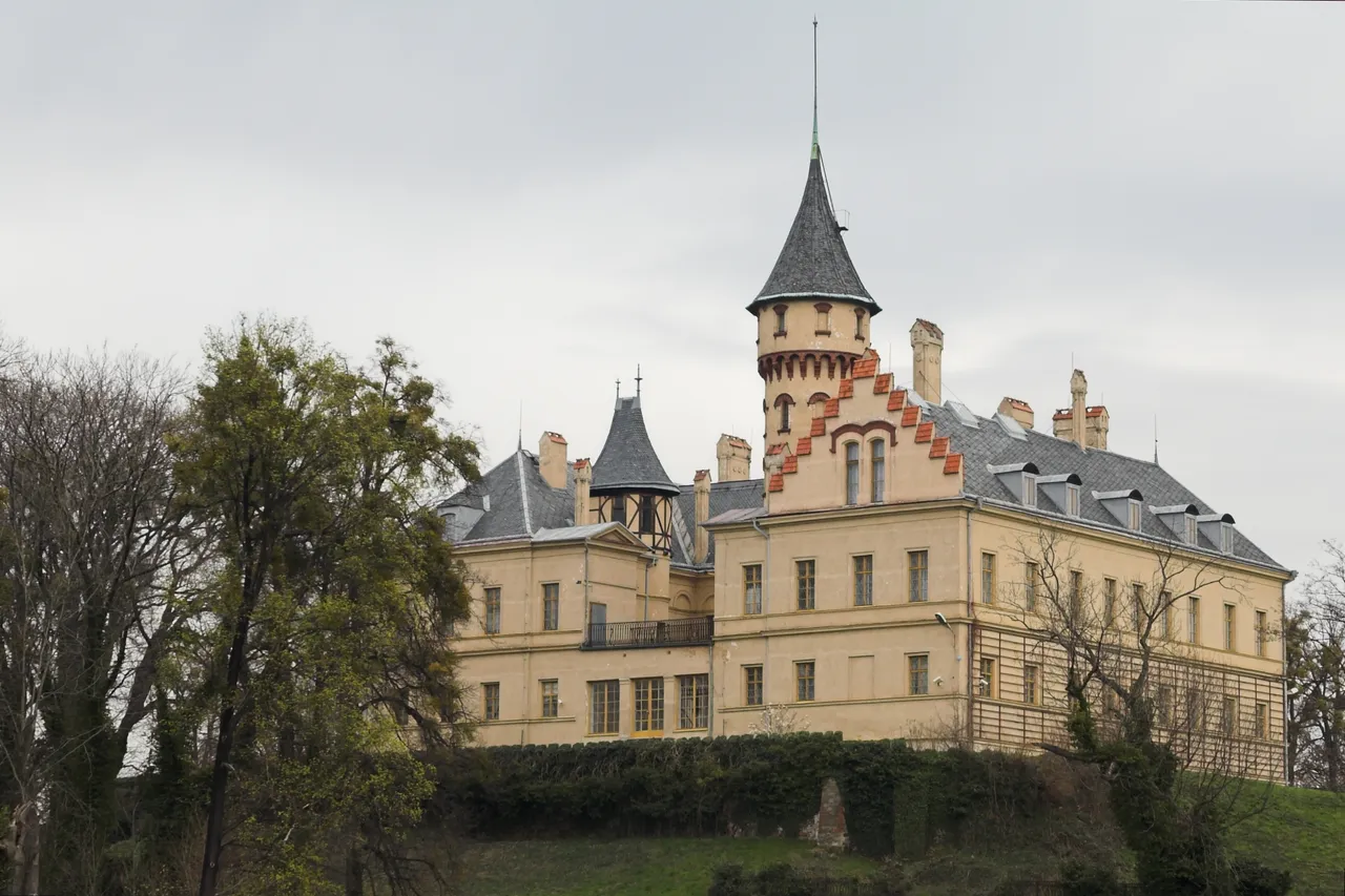 Zámek Castle Raduň